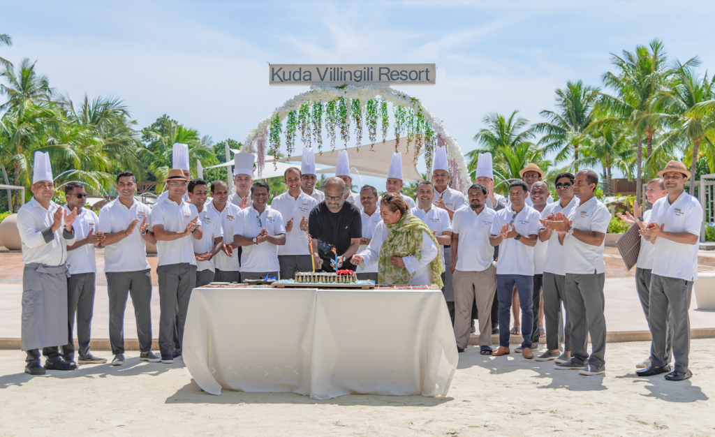 Thalaiva Sir Rajinikanth vacations at the Kuda Villingili Resort ...
