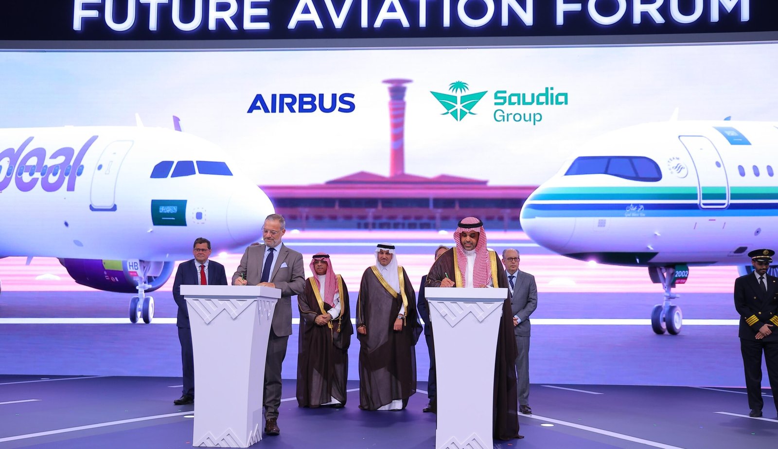 Flyadeal orders 51 aircraft in landmark Airbus deal - Travel Turtle